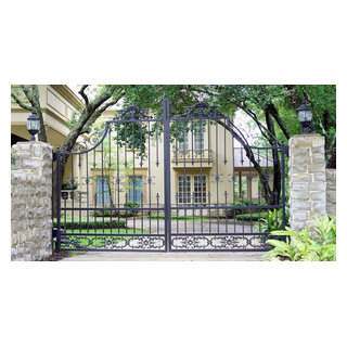 Traditional Metal Gate - Traditional - Landscape - Houston - by Garage ...