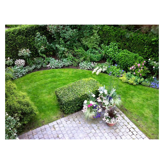 Traditional Perennial - Angus Lands - Traditional - Landscape ...