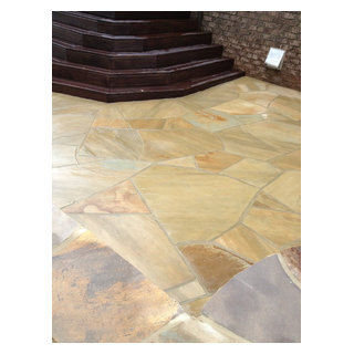 Waxhaw Fire Pit & Acid Stained Concrete - Clásico renovado - Jardín ...