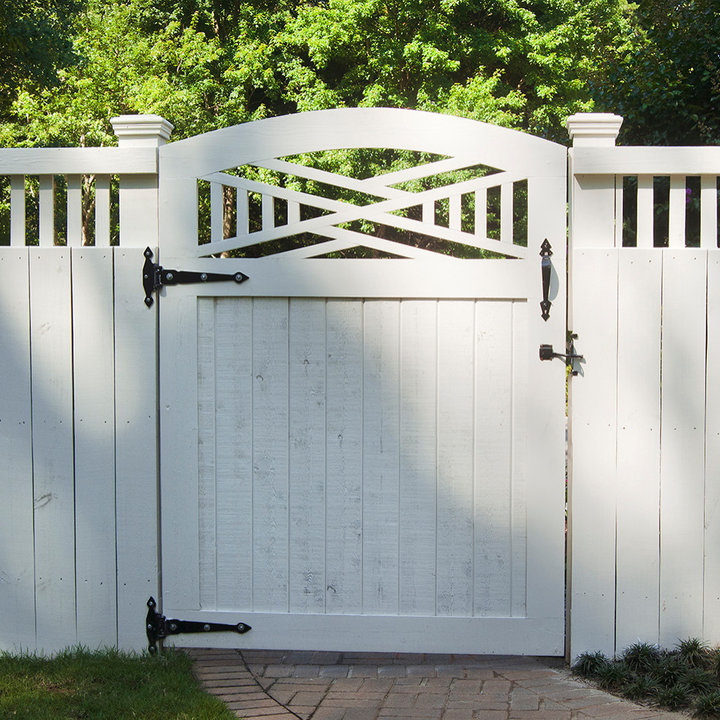 White Privacy Fence - Photos & Ideas | Houzz