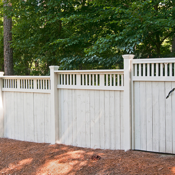 White Privacy Fence - Photos & Ideas | Houzz