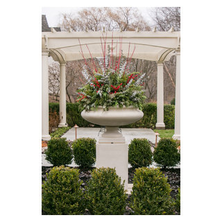 Winter Decor - Traditional - Landscape - Chicago - by Greenhaven ...