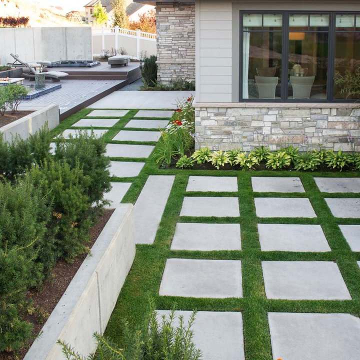 75 Beautiful Grass Between Pavers Home Design Ideas & Designs | Houzz AU
