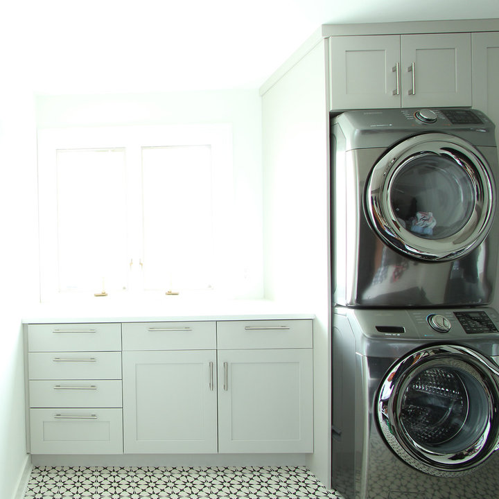 75 Small Laundry Room with a Stacked Washer/Dryer Ideas You'll Love ...