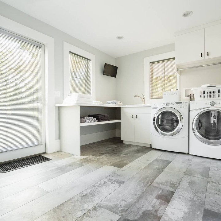 75 Beautiful Industrial Utility Room Ideas and Designs - March 2024 ...