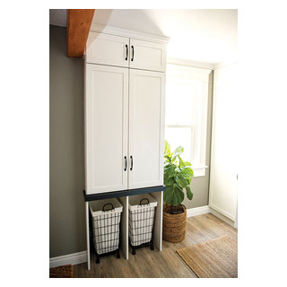 Laundry Room Shaker Style Cabinetry - Farmhouse - Laundry Room - Other ...