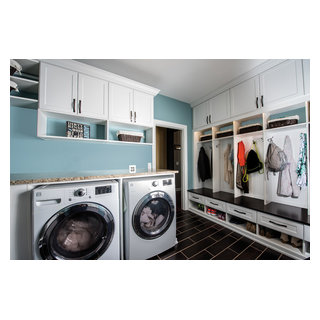 Laundry Room with Cubbies - Contemporain - Buanderie - Minneapolis ...