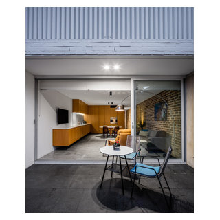 Bondi Bachelor Pad - Midcentury - Living Room - Sydney - by Daniel ...