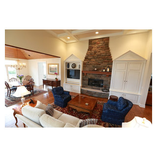 Bratenahl townhouse - Traditional - Living Room - Cleveland - by Lisa ...