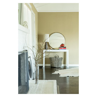 Console Vignette | Round Mirror | White Parsons Table - Modern - Living ...