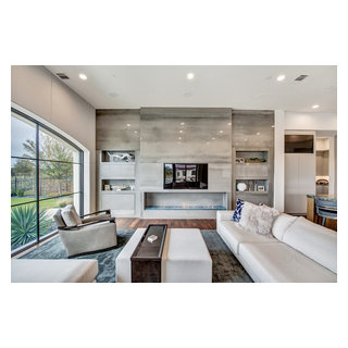 Contemporary Home with Wall of Glass overlooking Golf course ...