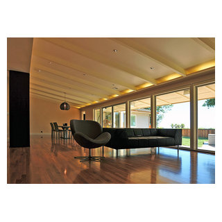 Cove lights at sloped ceiling - Modern - Living Room - San Francisco ...