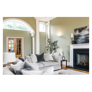 Formal Living Room with High Ceiling and Period Features - Classique ...