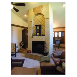 Great use of contrasting grout color in the arched alcove ...