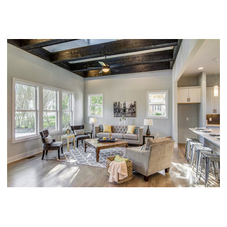Living Room with Vaulted Ceiling and Exposed Rafters - Minimalistisch ...