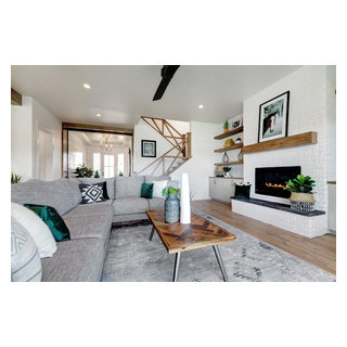 Modern Farmhouse | 2019 Dry Creek Parade - Farmhouse - Living Room ...