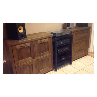 Rustic reclaimed pine custom vinyl storage unit - Montagne - Salon ...