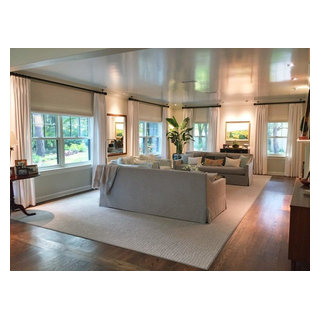 Stationary drapery panels with woven wood shades - Clásico - Salón ...