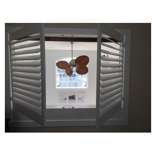 Using a shutter to divide a room - Classique - Salon - New York - par ...