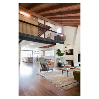 Venice House - Beach Style - Living Room - Los Angeles - by Design, B ...