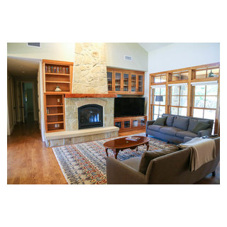 Wimberly - Living Room - Austin - by Oliver Custom Homes | Houzz