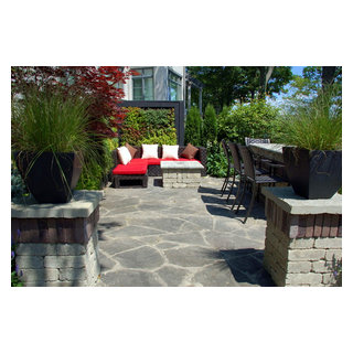 A Beatiful and Private Sitting Area - Contemporain - Terrasse et Patio ...