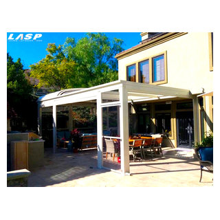 Beautiful veranda with motorized pergola FirstClass - Contemporary ...