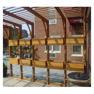 Brooklyn Pergola with Adjustable Planter Boxes - Patio - Nueva York ...