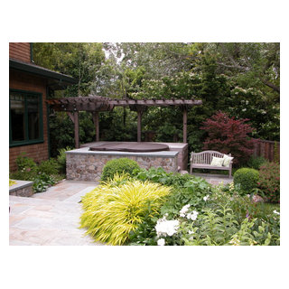 Built-in spa with bluestone patio - Modern - Patio - San Francisco ...