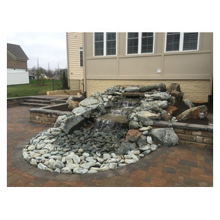 Carder rock water feature with pa stepping stone cascades - Moderne ...