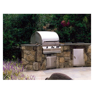 Custom Stone Housing for Grill with Flagstone Counters - Contemporary ...