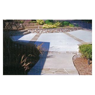 Driveway design, river rock retaining walls, with random slate bands in ...