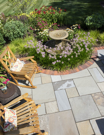 Patio of the Week: Cottage Garden-Inspired Style for a Farmhouse