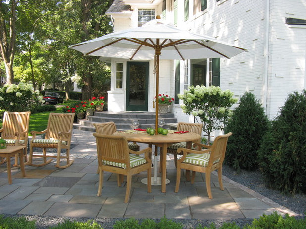 10 Friendly Front-Yard Seating Ideas