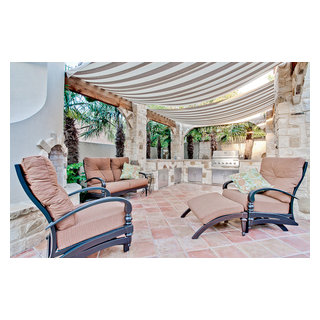 Highland Park spanish mediterranean design - Mediterranean - Patio ...