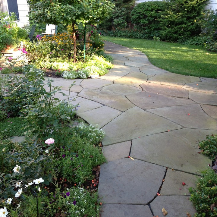 Irregular Flagstone Patio - Photos & Ideas | Houzz