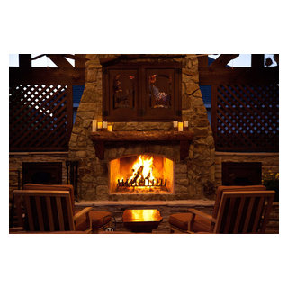 Lodge Style Outdoor Living Room - Traditional - Patio - Houston - by ...