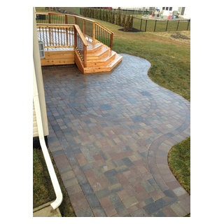 Macomb Twp. MI Cedar deck & Oaks brick paver patio - Traditional ...
