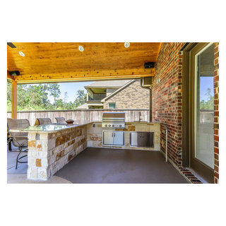 Majestic Patio Cover and outdoor kitchen with peninsula - Rústico ...