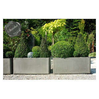 Modern Landscape and Patio Design with Large Modern Garden Planters ...
