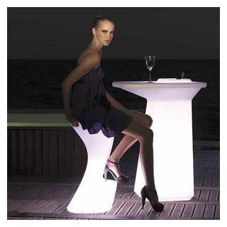 Moma Illuminated Outdoor Bar Table and Stools - Moderne - Terrasse et ...