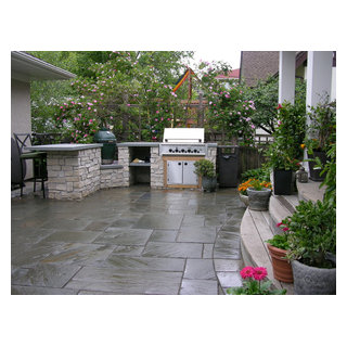 New York Blue patio with Fond Du Lac Random Ashlar outdoor kitchen ...