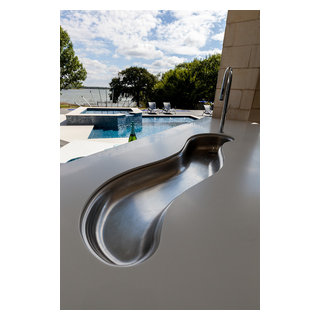 Outdoor Pool and Entertainment Area - Contemporary - Patio - Dallas ...