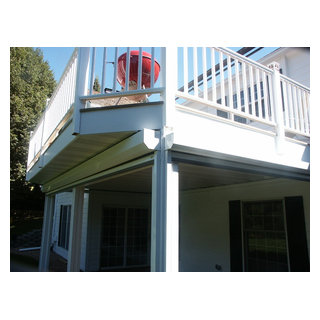 Phantom Retractable Screens Under Deck - Traditional - Patio ...