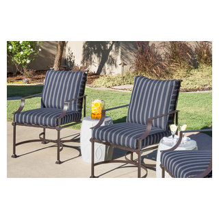 Pool Deck and Dining Seating - Classique Chic - Terrasse et Patio - Los ...