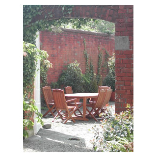 Reconstruction of Traditional Coach House Reusing Original Materials ...