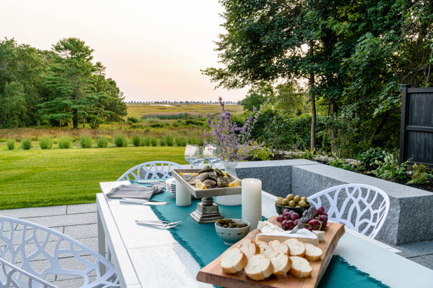 Yard of the Week: Old-Fashioned Simplicity and Marsh Views