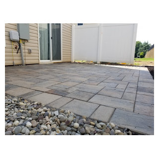 Techo-Bloc EVA Patio with Decorative Gravel Beds - Transitional - Patio ...