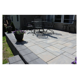 Unilock - Beacon Hill - Raised Patio - Contemporary - Patio - Detroit ...