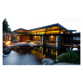 Uphill courtyard and reflecting pool - Contemporary - Patio - Portland ...